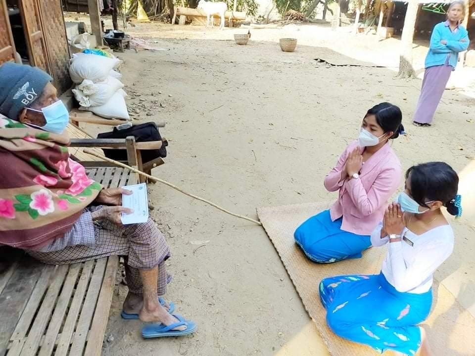 နတ်မောက်မြို့နယ်၌ အသက် ၈၅ နှစ်အထက် သက်ကြီးဘိုးဘွားများအား လှူမှုရေးပင